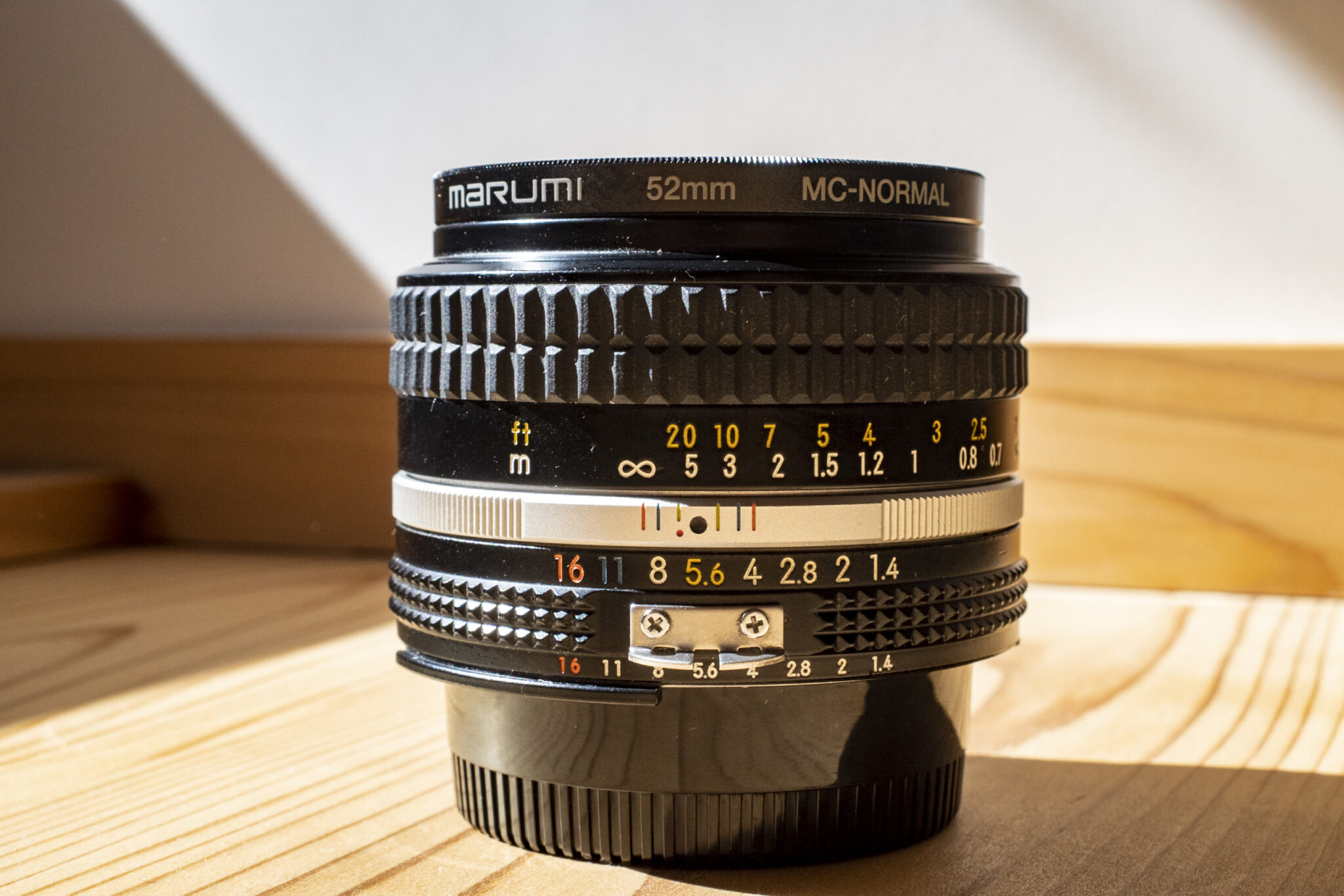 【Nikkor-H Auto 50mm F2.0】ニコン F2 用にあえて普及版オートニッコールを買った話 | Film Sketch